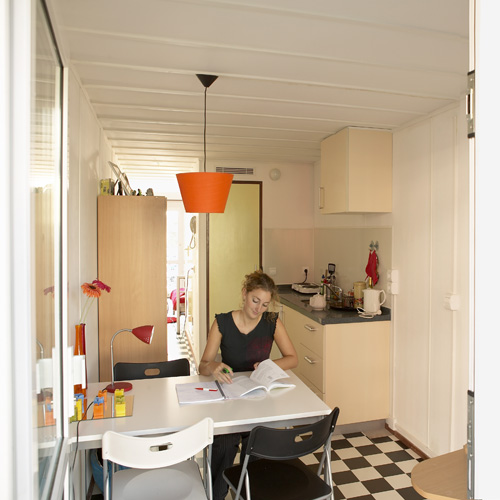 小島設計: 荷蘭的貨櫃屋宿舍 Keetwonen