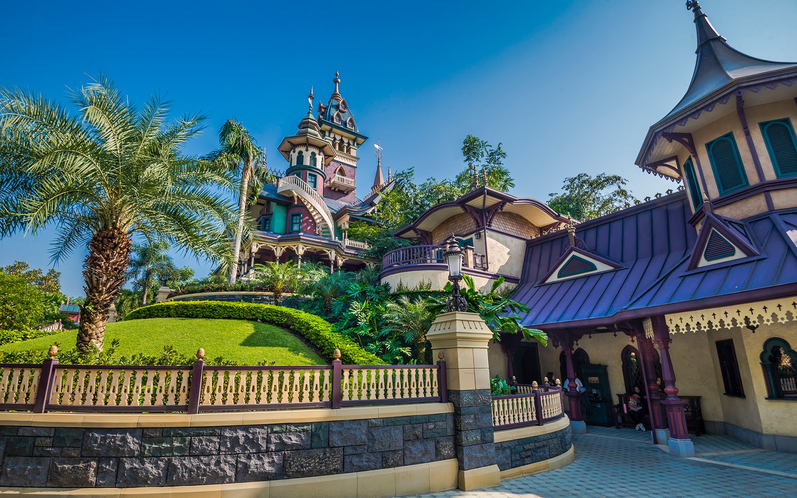 The Mystic House on the Hill