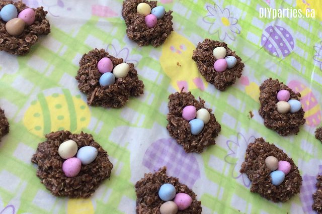 DIY Parties: Simple Easter "Bunny Bar"... with free printable sign