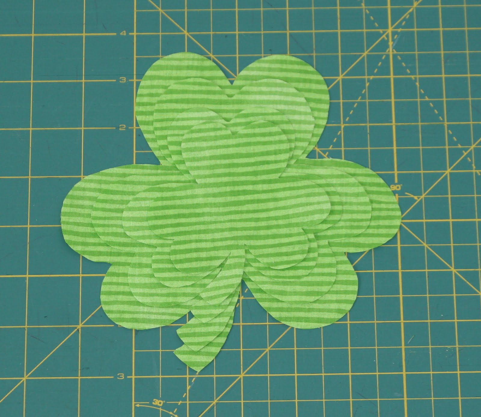 Punkie Pie's Place ...: Fabric Shamrocks {Tutorial}