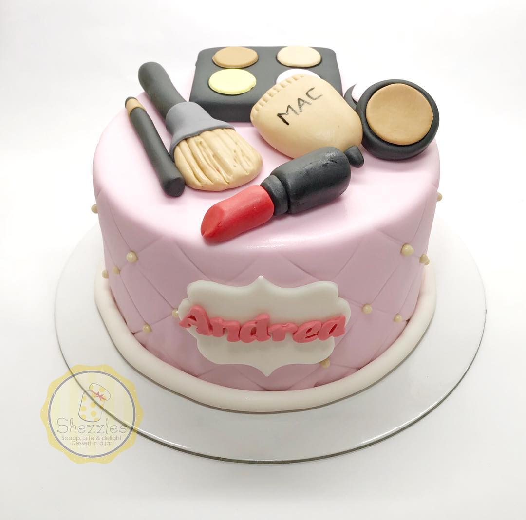 SHEZZLES | Cakes and Pastries: Cosmetics Themed Cake