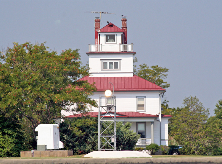 Liston Range Lighthouses: A Lesson in River Navigation