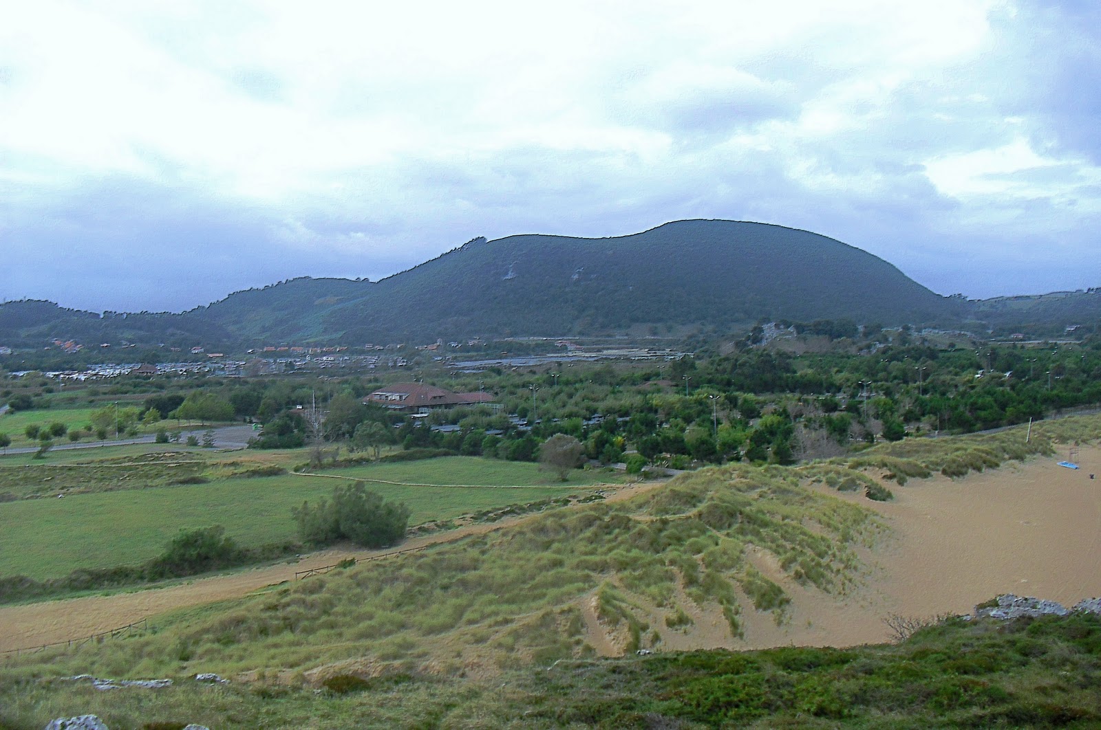 playas y paseos por la costa: PLAYA JOYEL EN NOJA