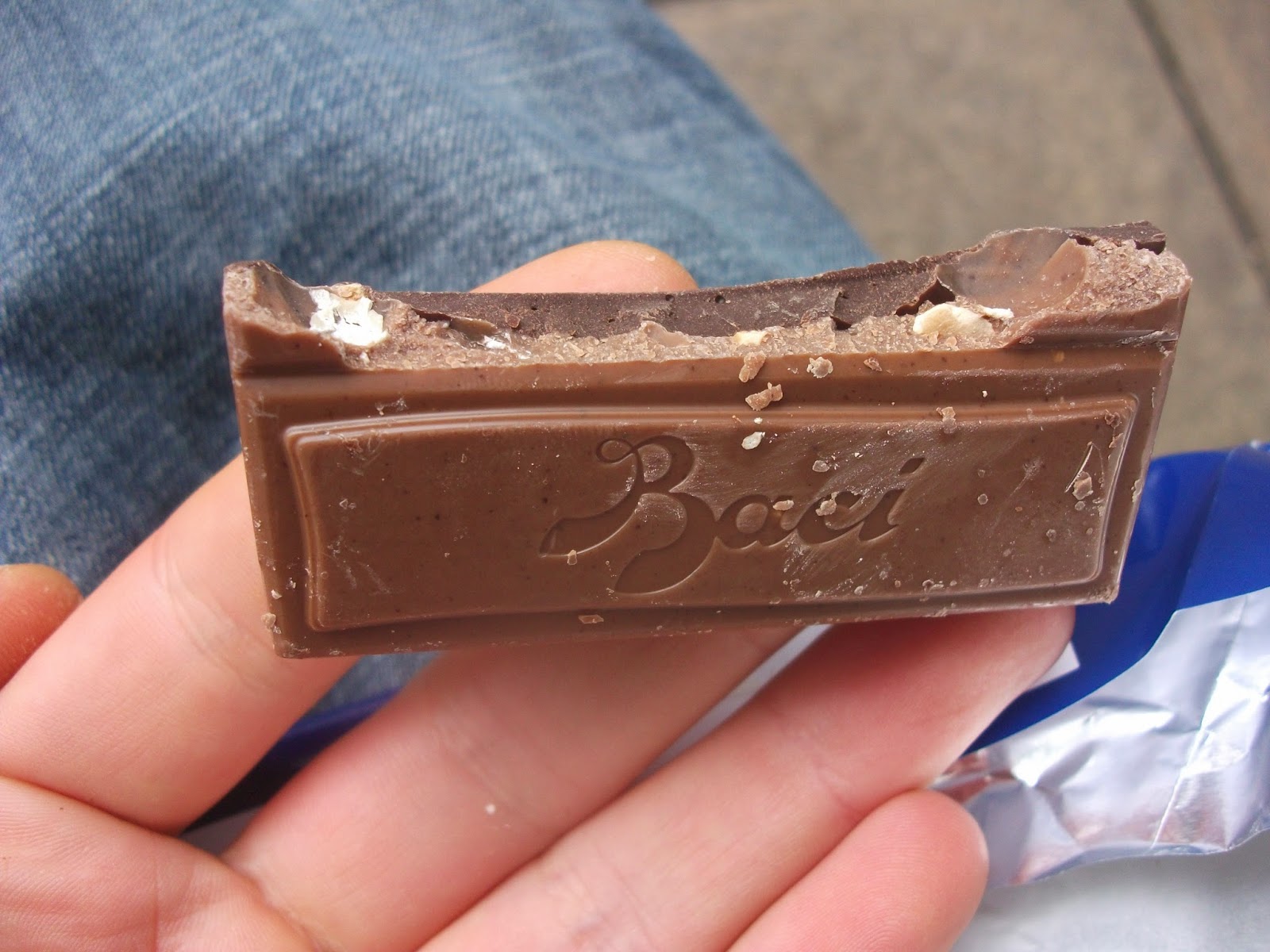 Nestlé Baci Perugina Dark Chocolate Hazelnut Bar Review