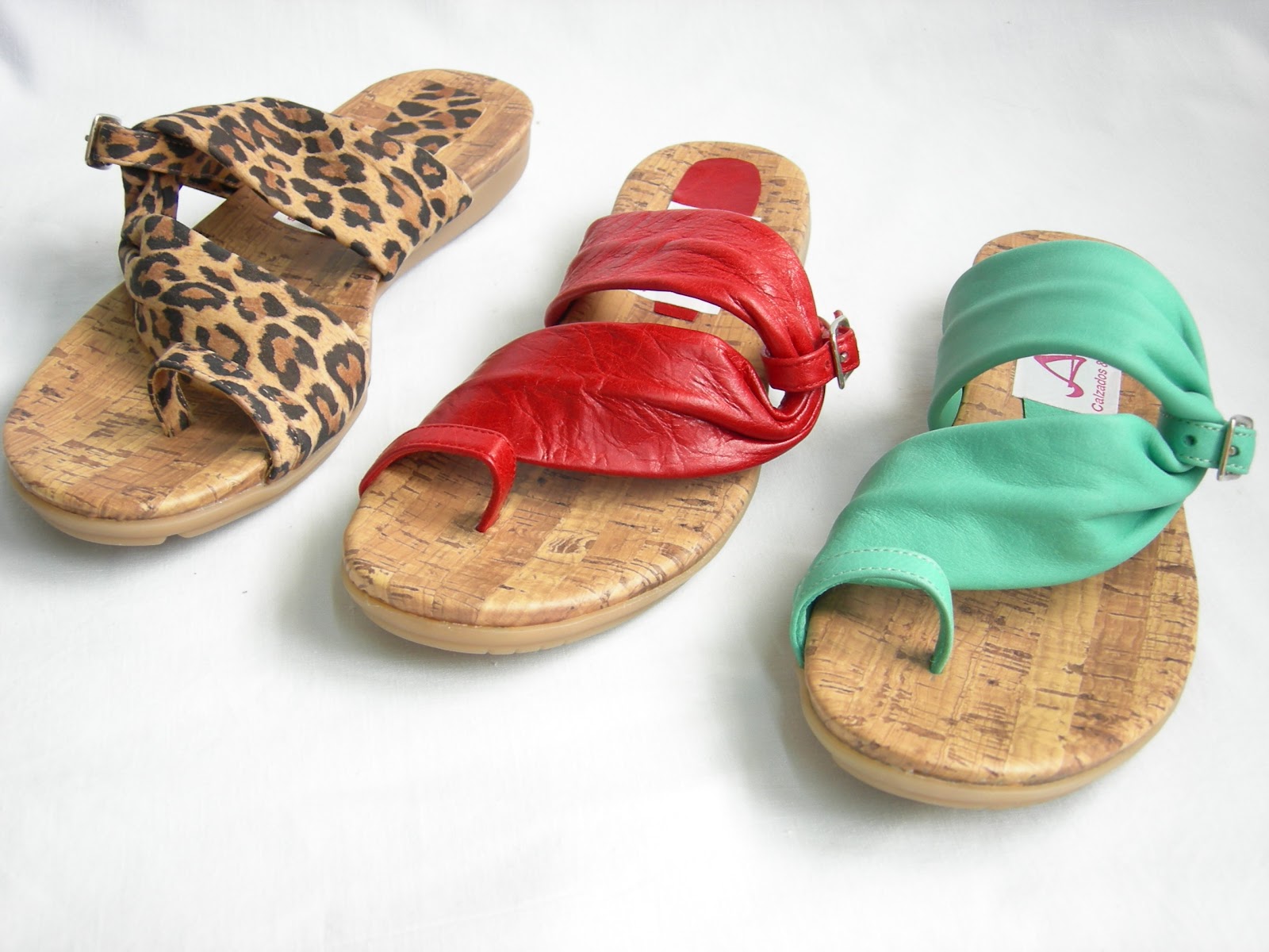 www.atlascalzados.com.ar: Alto verano!! Chinelas y ojotas