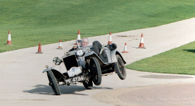 ZONA RÁPIDA: FOTOGRAFIA; COCHES A DOS RUEDAS