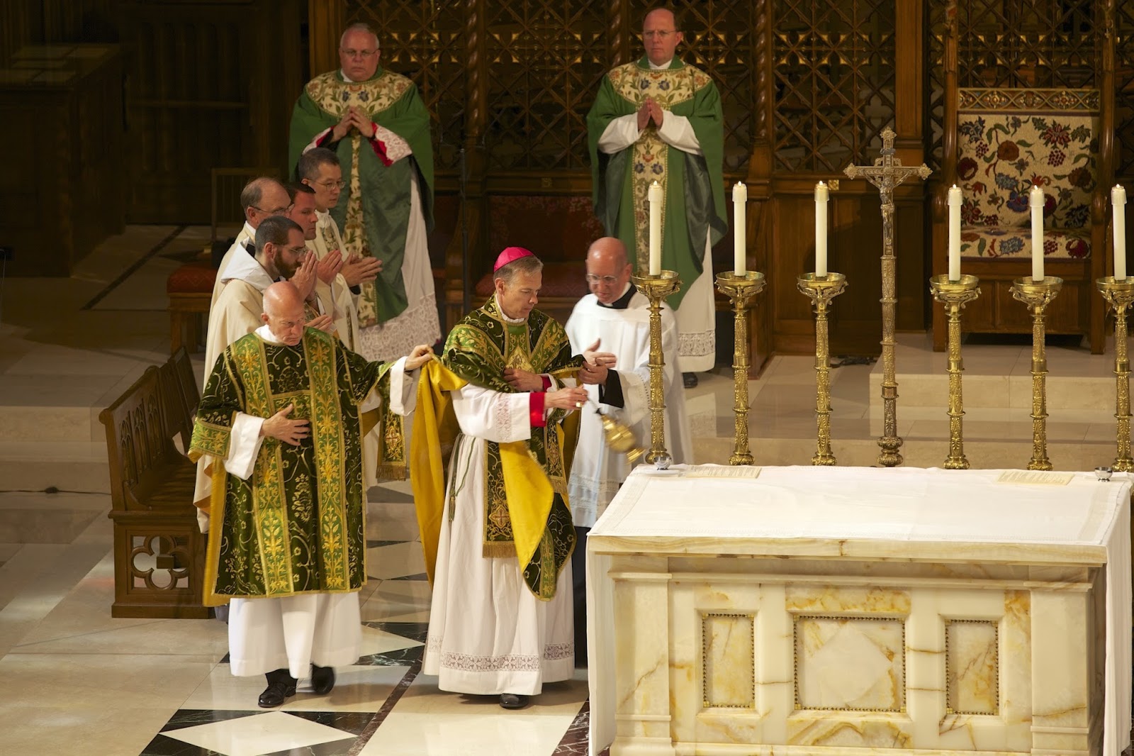 New Liturgical Movement: Pontifical Mass celebrated by Archbishop ...