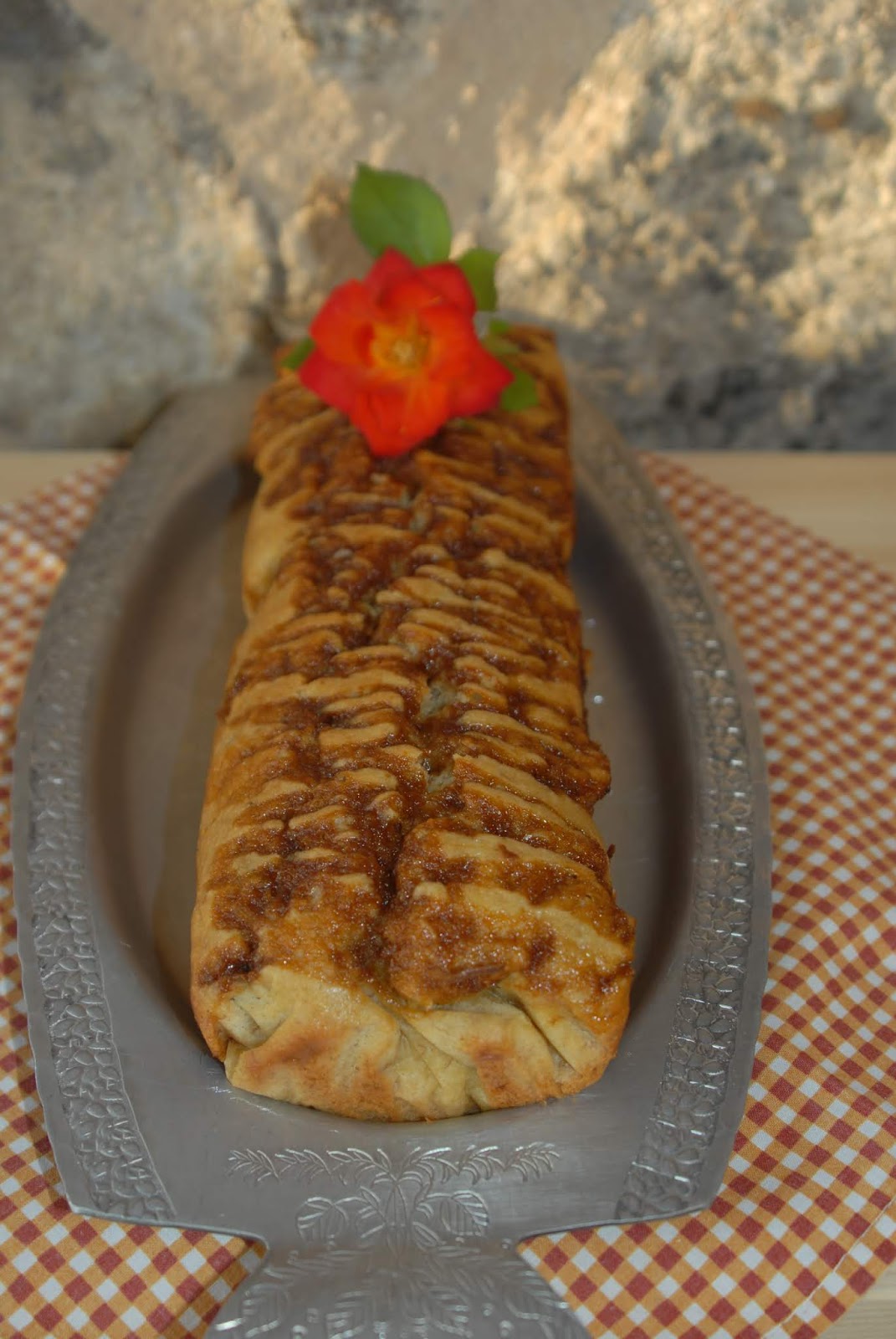 Bakemester Snipp: Banankake med karamellsaus