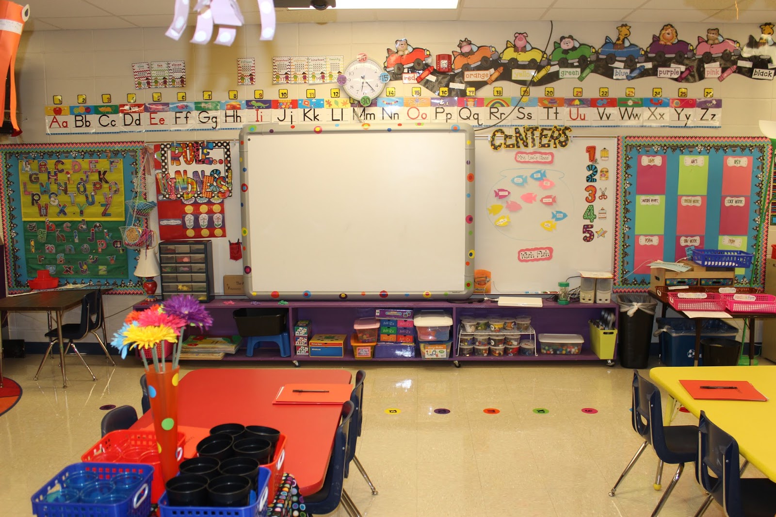 Mrs. Lee's Kindergarten: Classroom Digs! Finally!