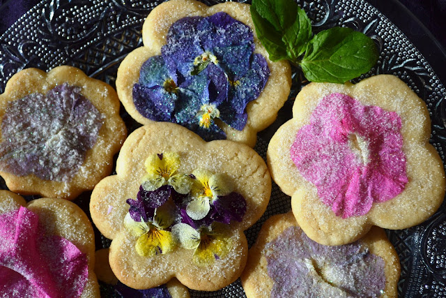 Sweetology: Pansy Shortbread Cookies