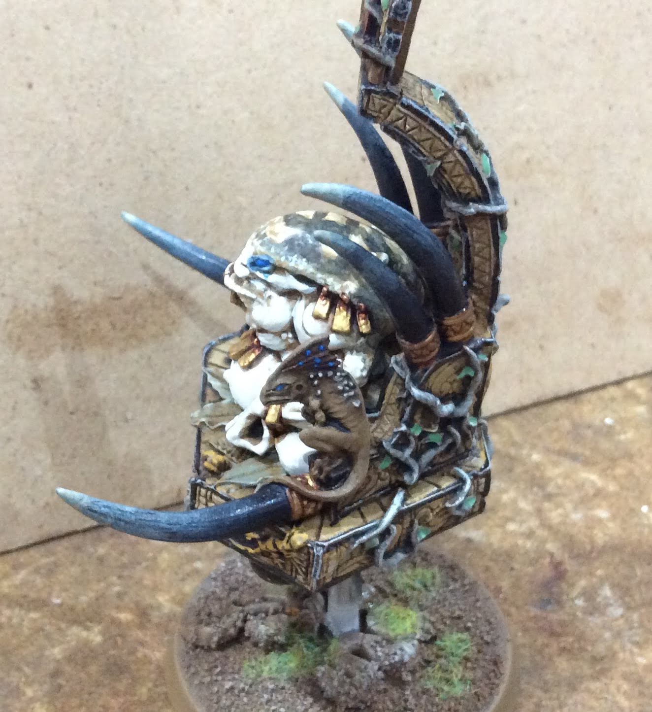 Redtoof's Mostly 40K Blog: The Lizard Project - Slann Starmaster