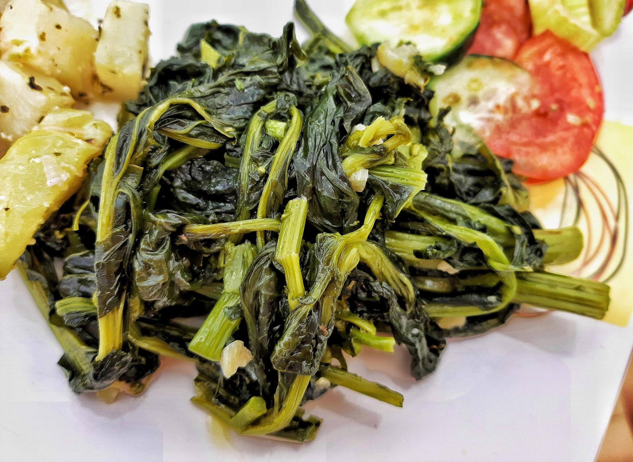 Grelos de Nabo e de Couve Salteados Low Carb