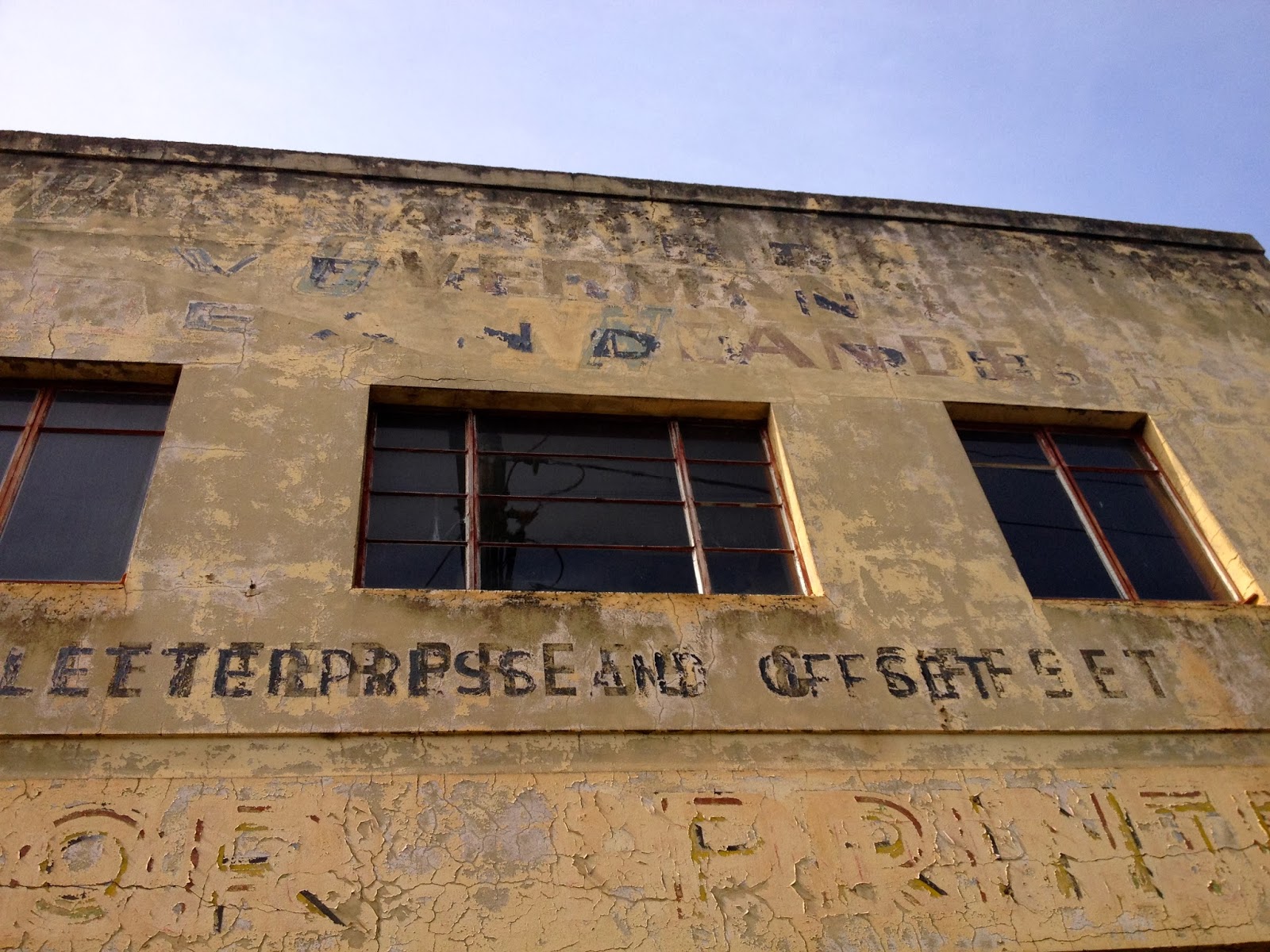 Finding the radio book: A big collection of Melbourne ghost signs ...