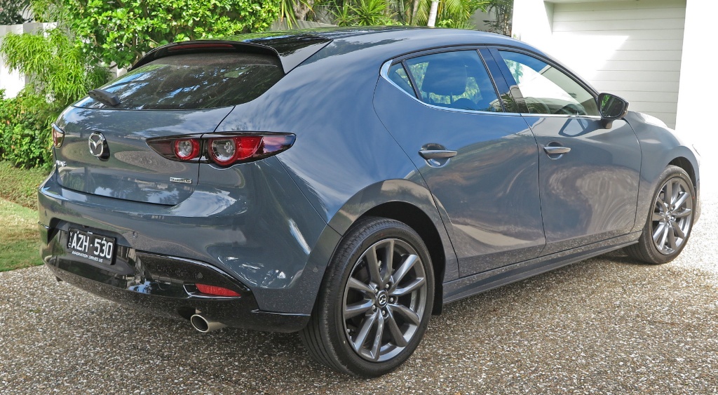 drivingandlife: MAZDA 3 IS LIFTING THE GAME