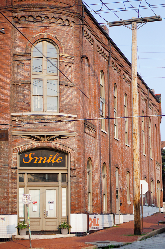 Soft Pants and High Heels With a Smile - Economy of Style