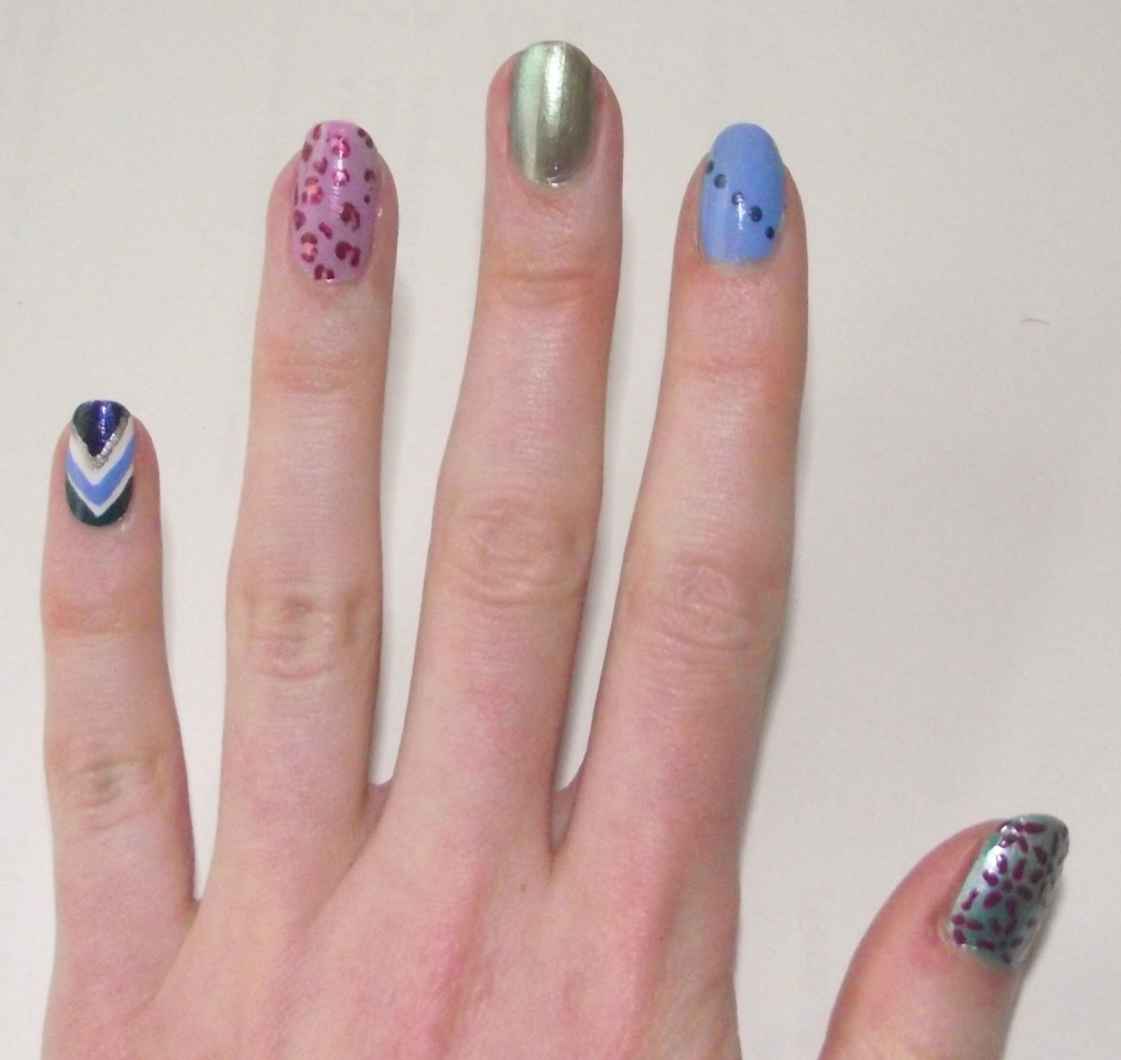 About a Nail: Mismatch nails!