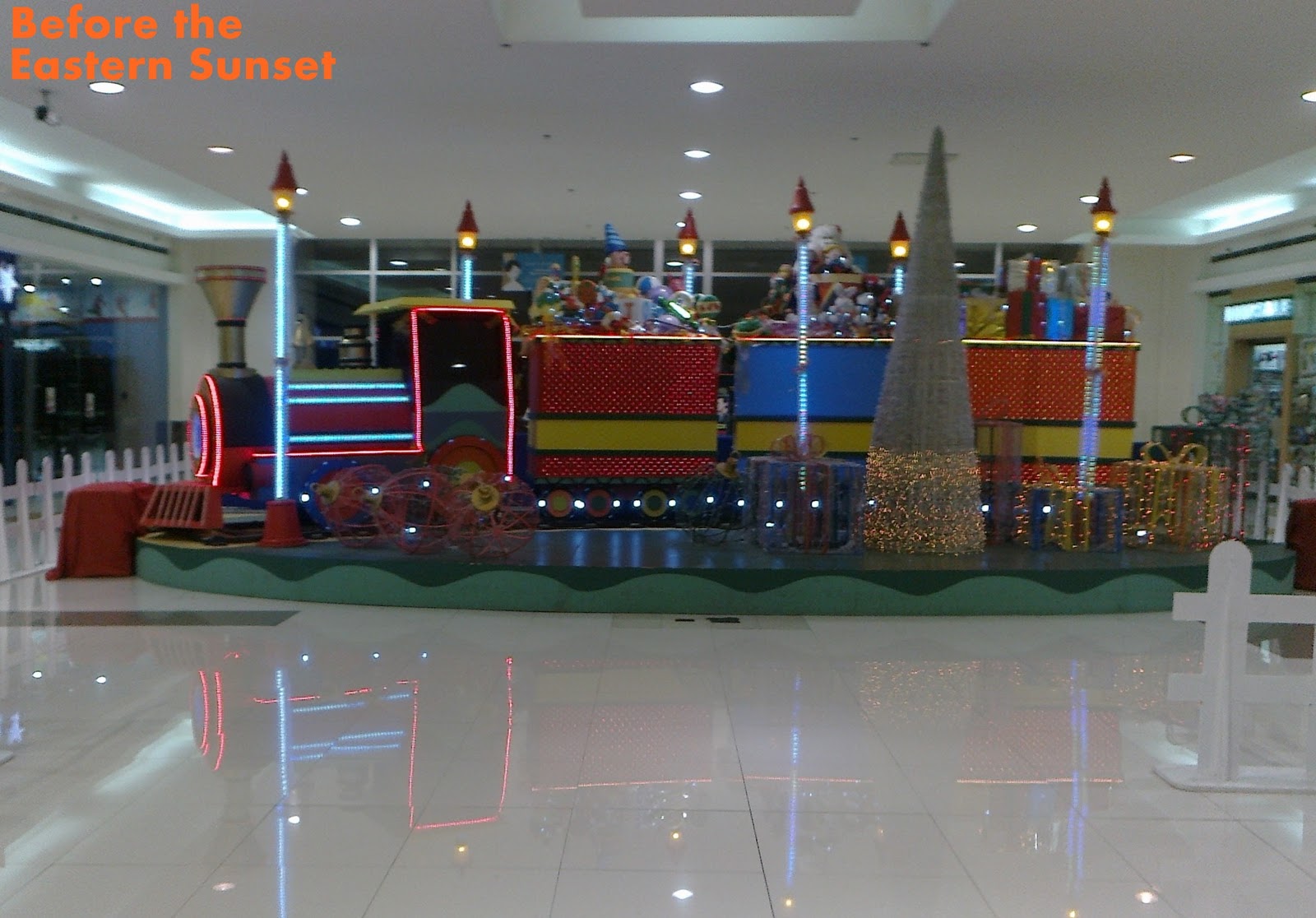 Scant Christmas Decorations in Shopping Malls |Filipino Sojourner