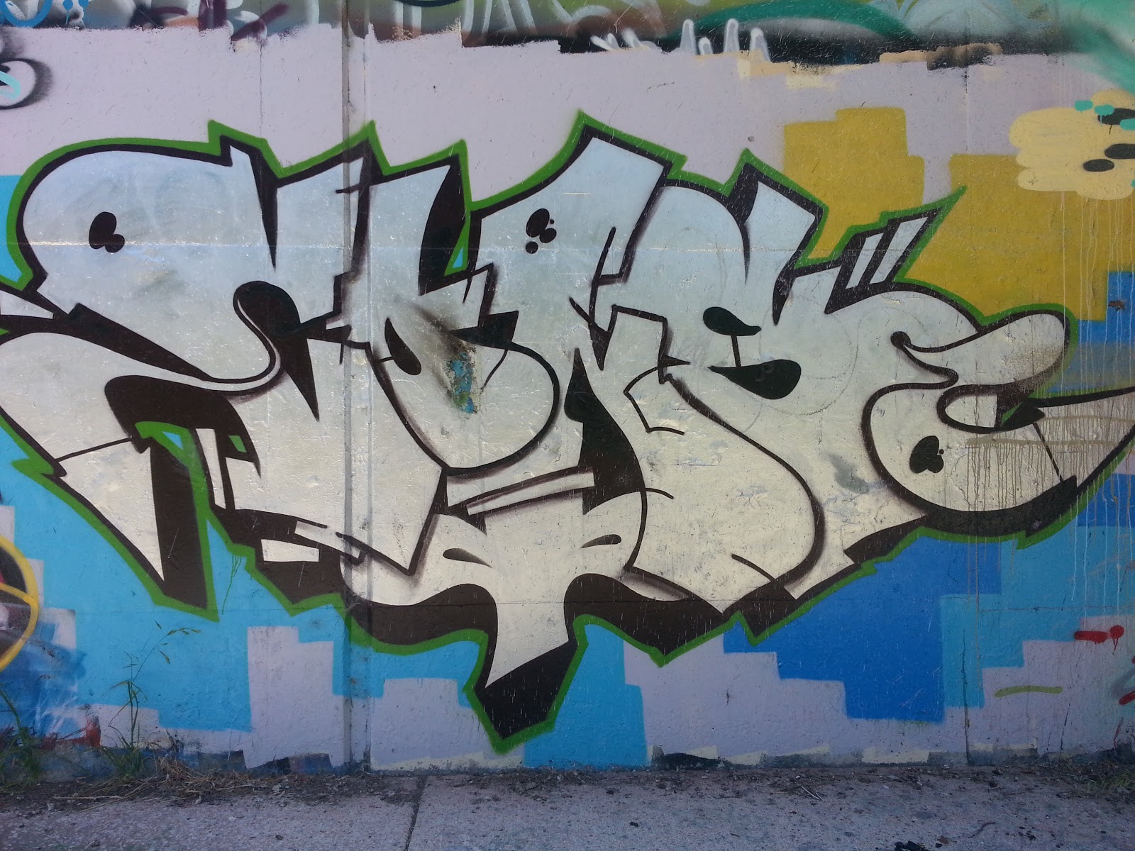 Canberra Graffiti: Cons