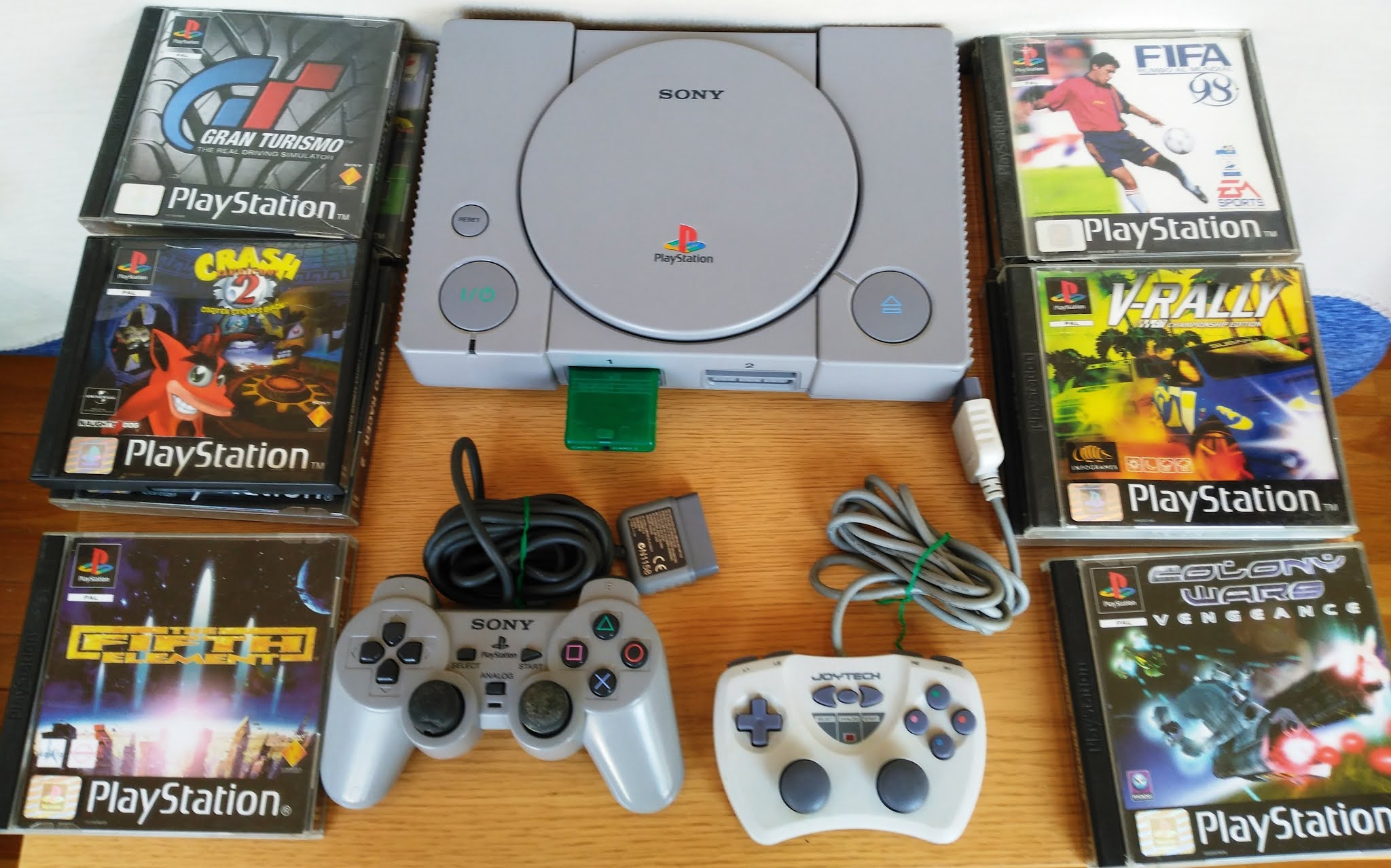 Retro Ordenadores Orty: Consola Sony PlayStation (modelo SCPH-7502) (1998)