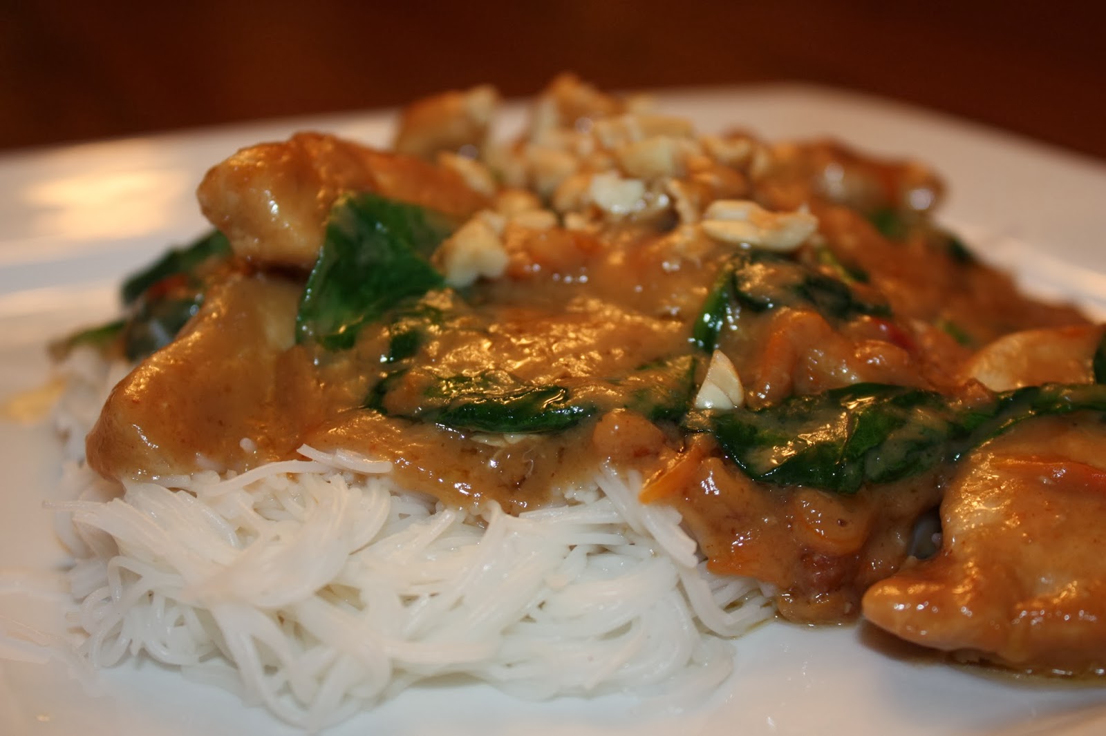 Gourmandises & Cie...: Poulet aux arachides et aux épinards