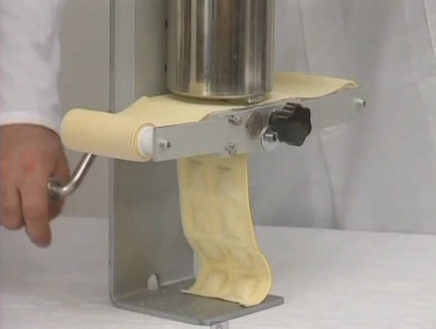 Pasta Machineเครื่องทำพาสต้าและสปาเกตตี้ Dolly Mini P3 | Machine Tool ...