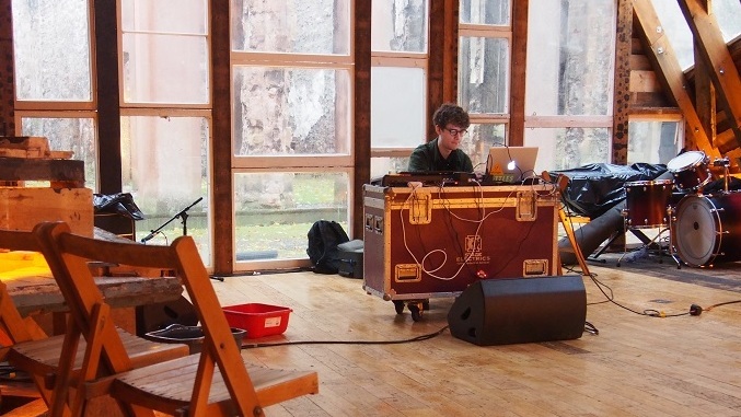 NUMBER 9.................. Reviewing The Arts UK-wide: THEATRE REVIEW ...