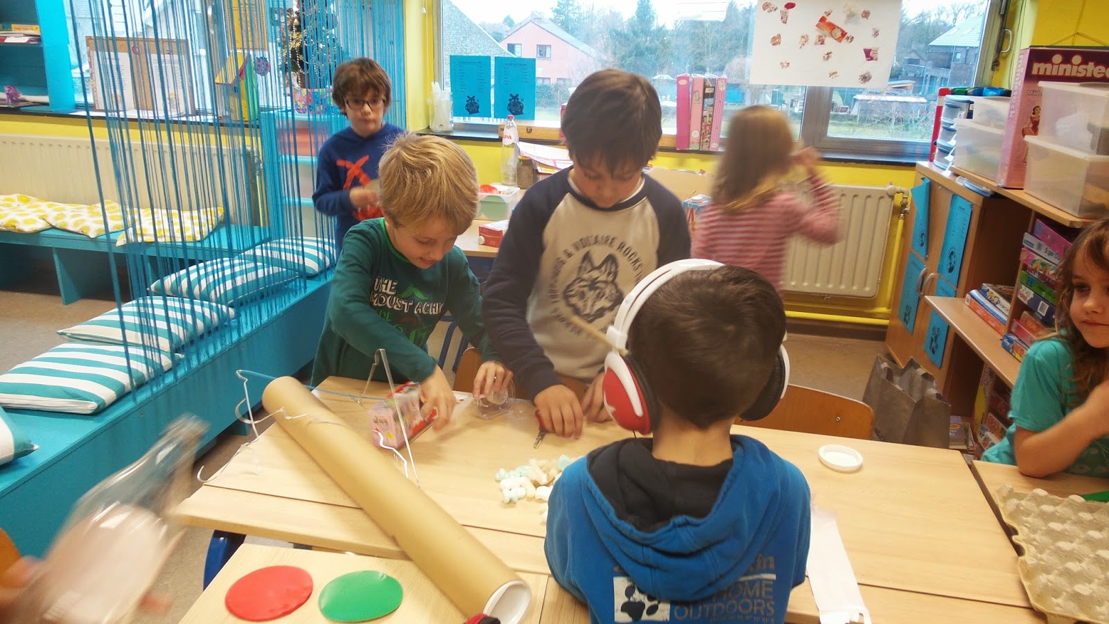 Blog eerste leerjaar: Knutselen met afval