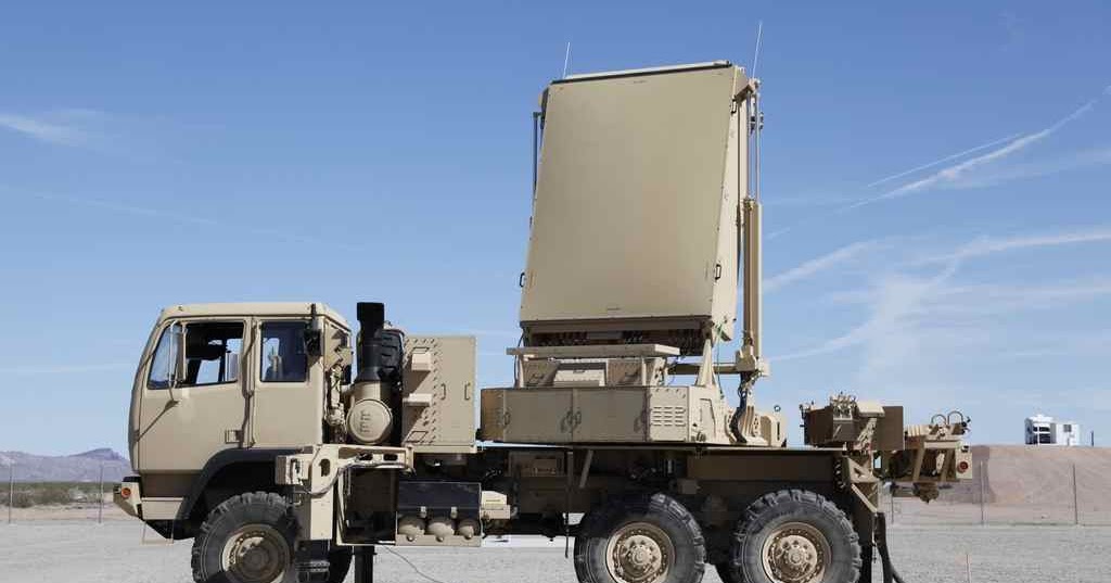 AN/TPQ-36 Firefinding Radar High-Mobility Weapon | Army and Weapons