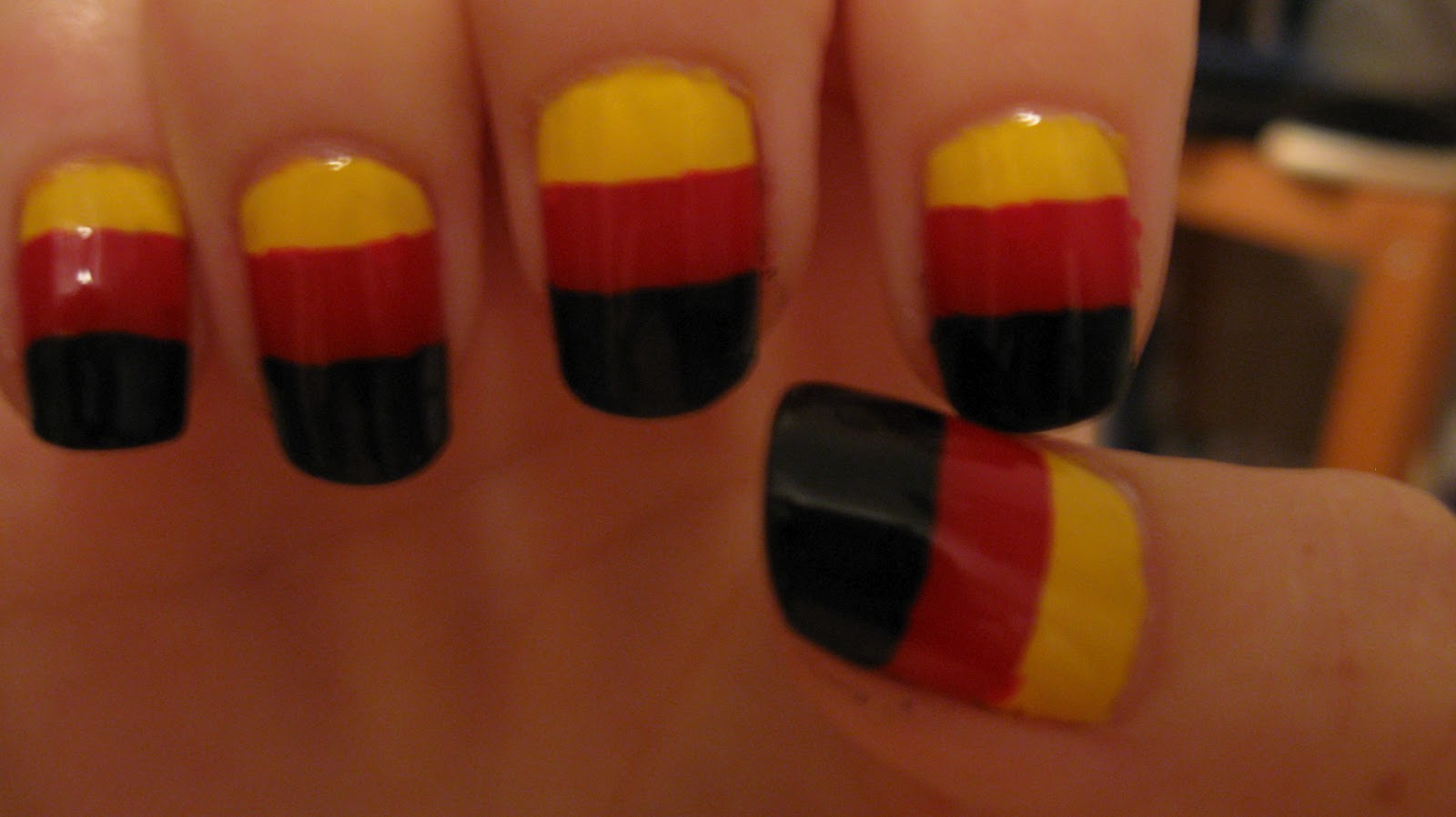 Fanning the Fumes - A Nail Art Blog: Wilkommen in Deutschland Nails
