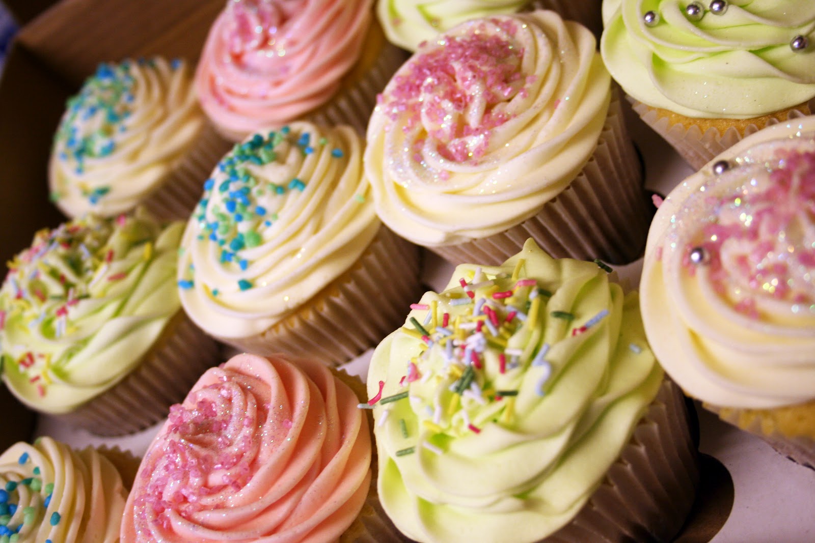 Dann Good Cake Sparkly Cupcakes dann-good-cake-sparkly-cupcakes