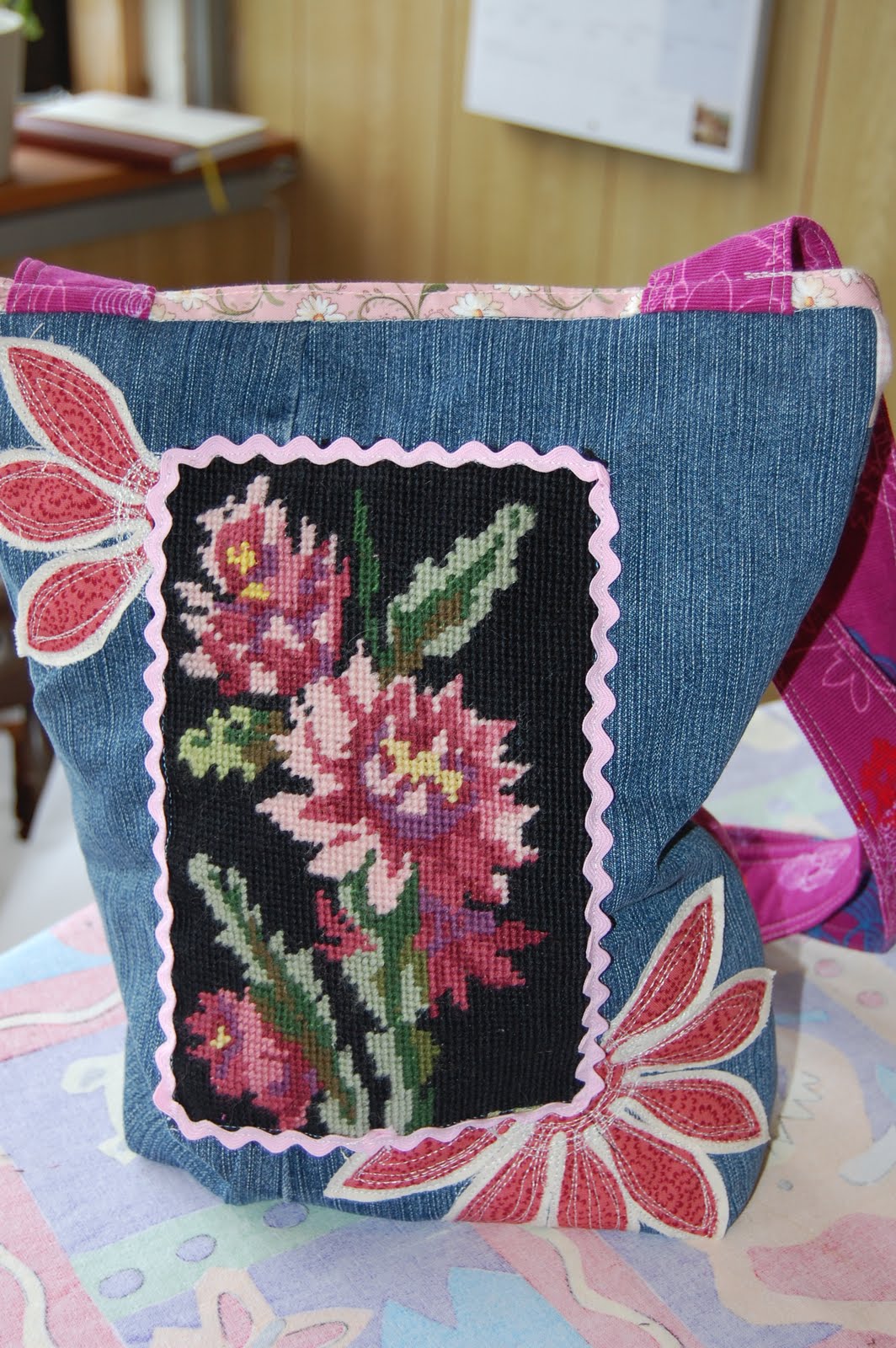 Lykkefuria: Vesker med broderier!