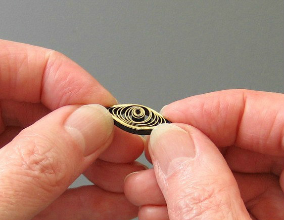 How to Make an Attention-Grabbing Quilled Necklace