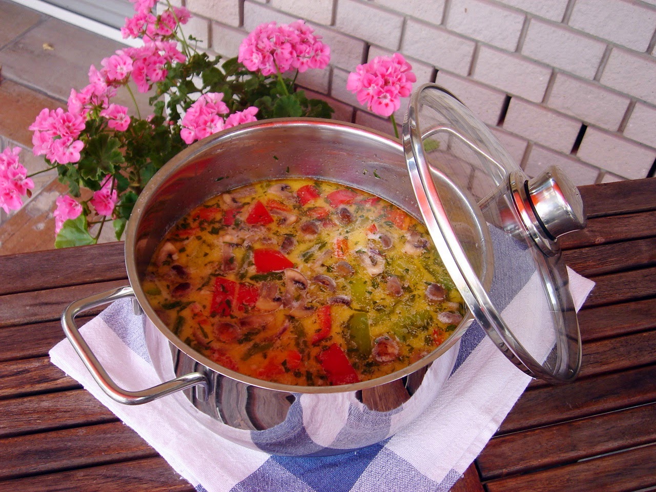 Nem vagyok mesterszakács: Tárkonyos- kókusztejes sertés raguleves ...