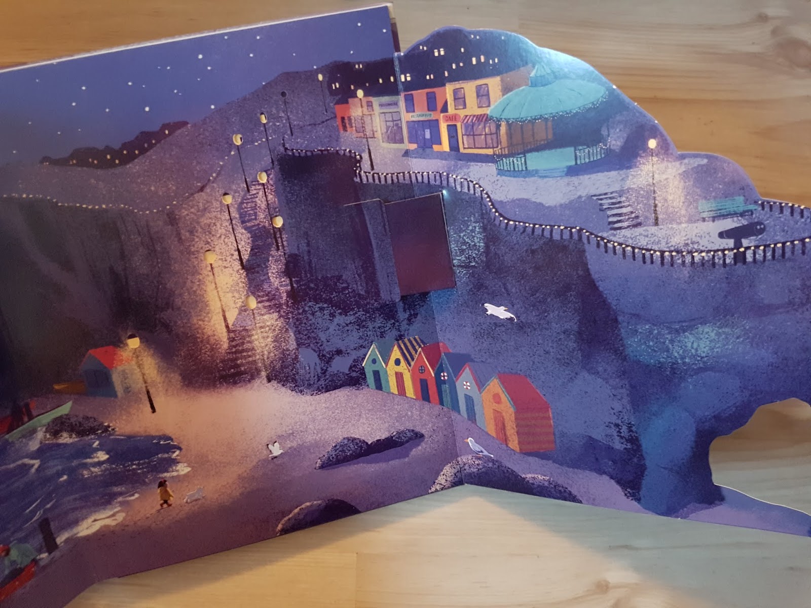 Sous le feuillage: Les lueurs du soir de Ruth Symons et Carolina Rabei ...