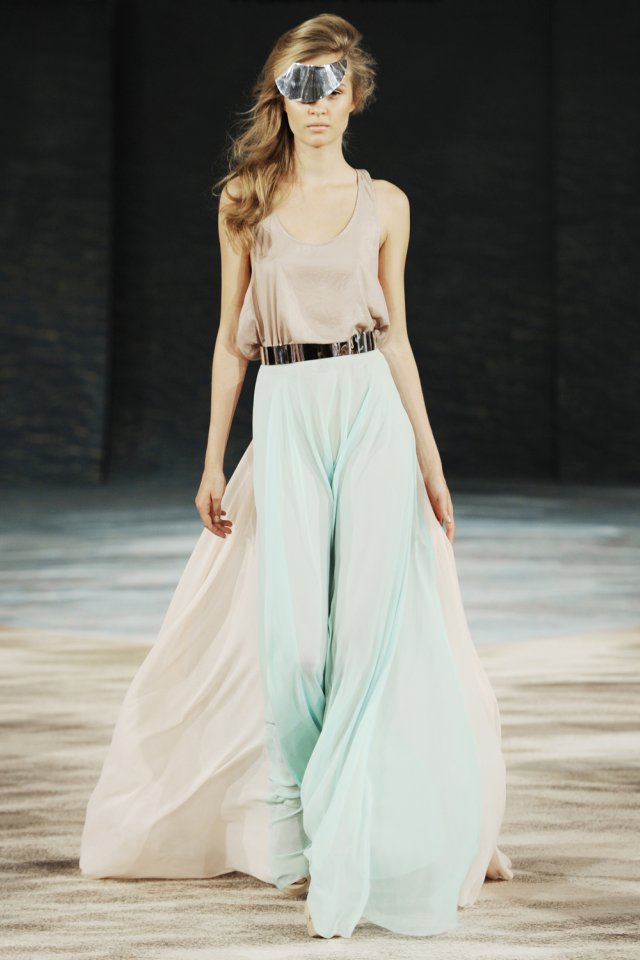 Moda File: VICTORIA SPRUCE & WACKERHAUS SS 2012