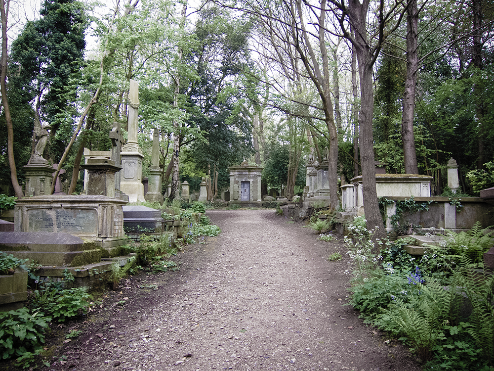 Paris Cemeteries: Highate Cemetery in London - the west side