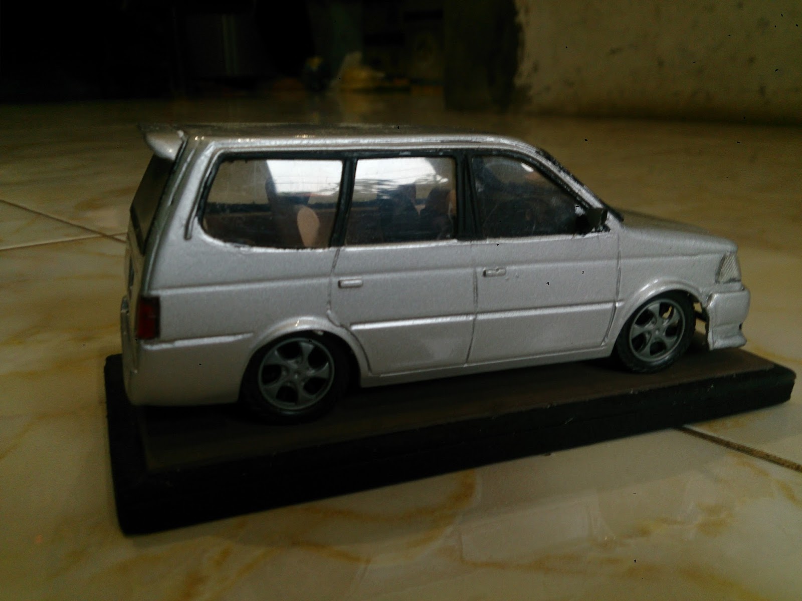 DIECAST MINIATUR MOBIL KIJANG KAPSUL LGX SILVER