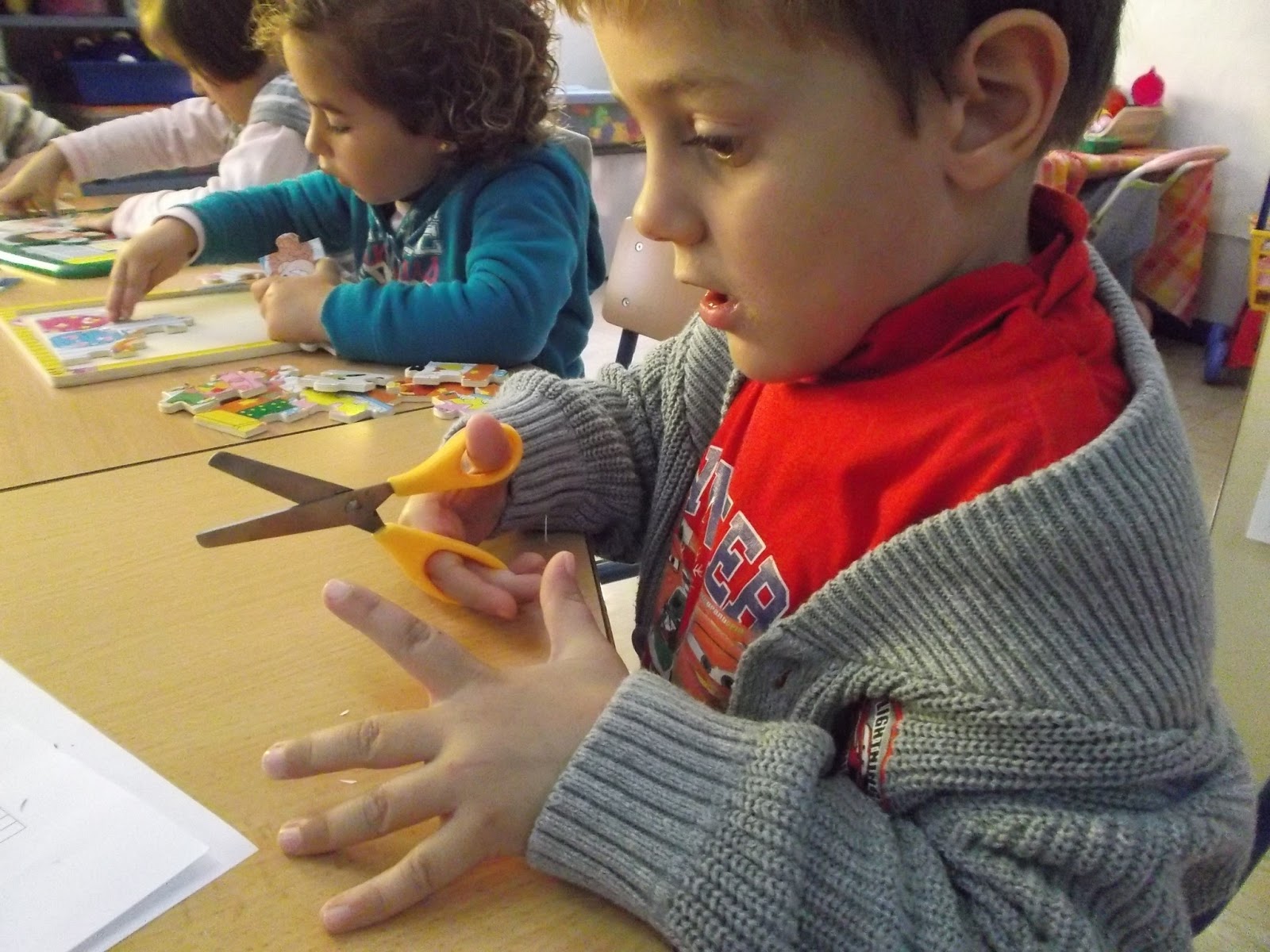 NO QUIERO SER PETER PAN: Aprendo a recortar