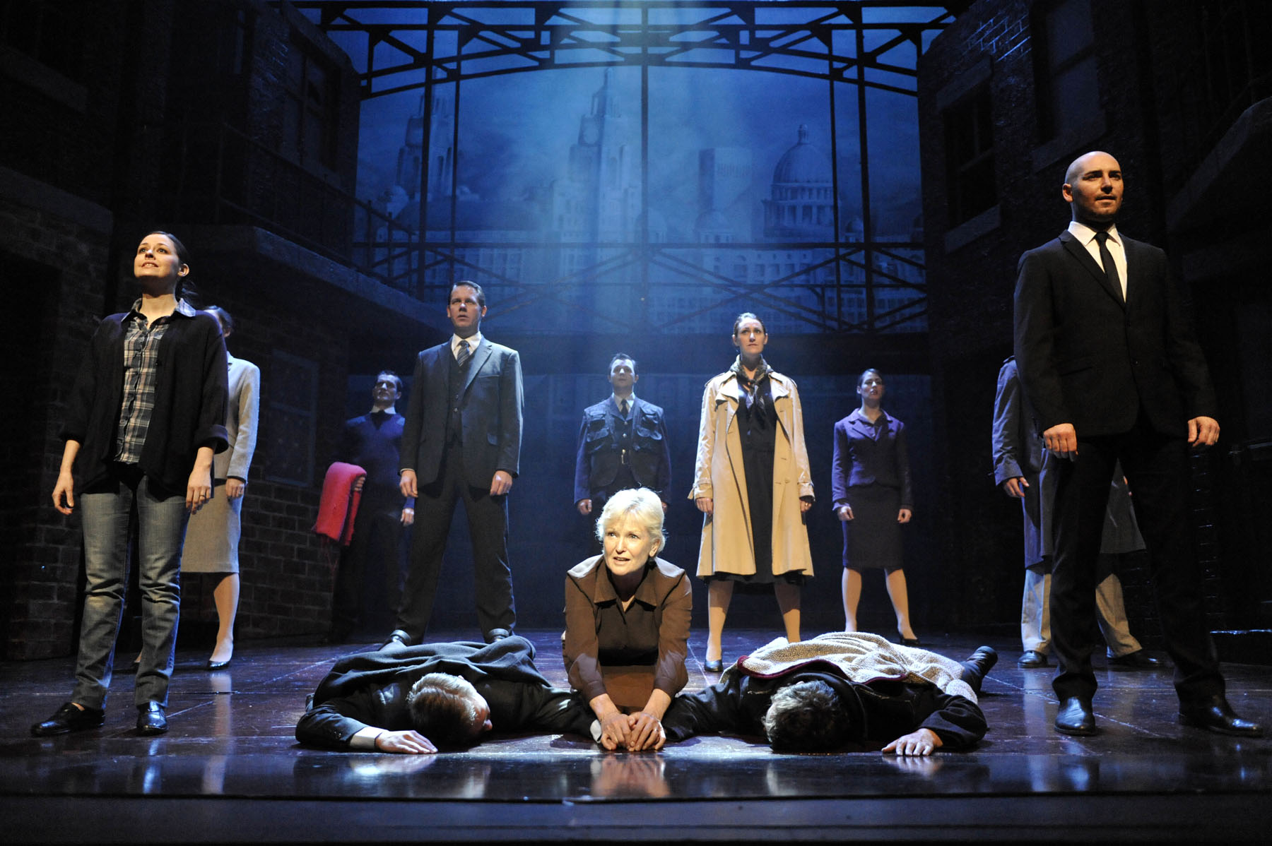 North East Theatre Guide: Preview: Blood Brothers at Newcastle Theatre ...