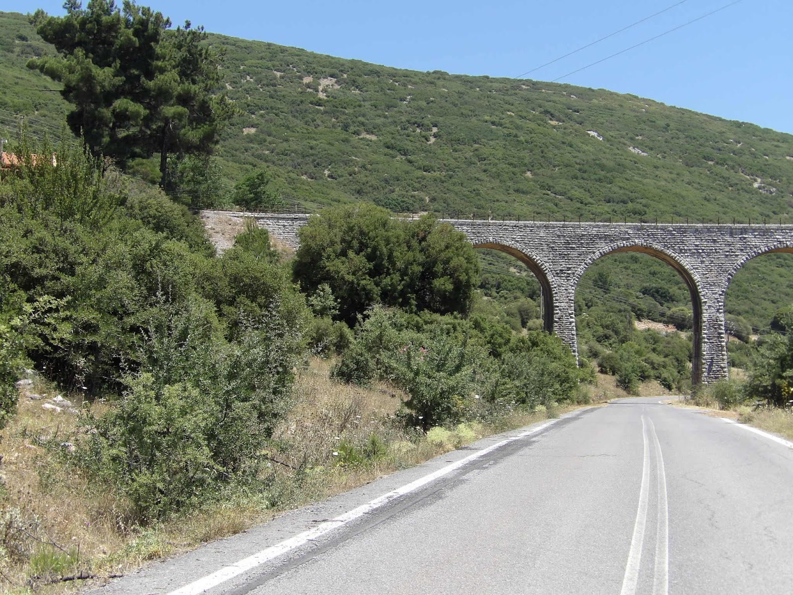 επι-δεξιος (ψάλτης): Επίσκεψη στην ιστορική πέτρινη τραινογέφυρα Μάναρη ...
