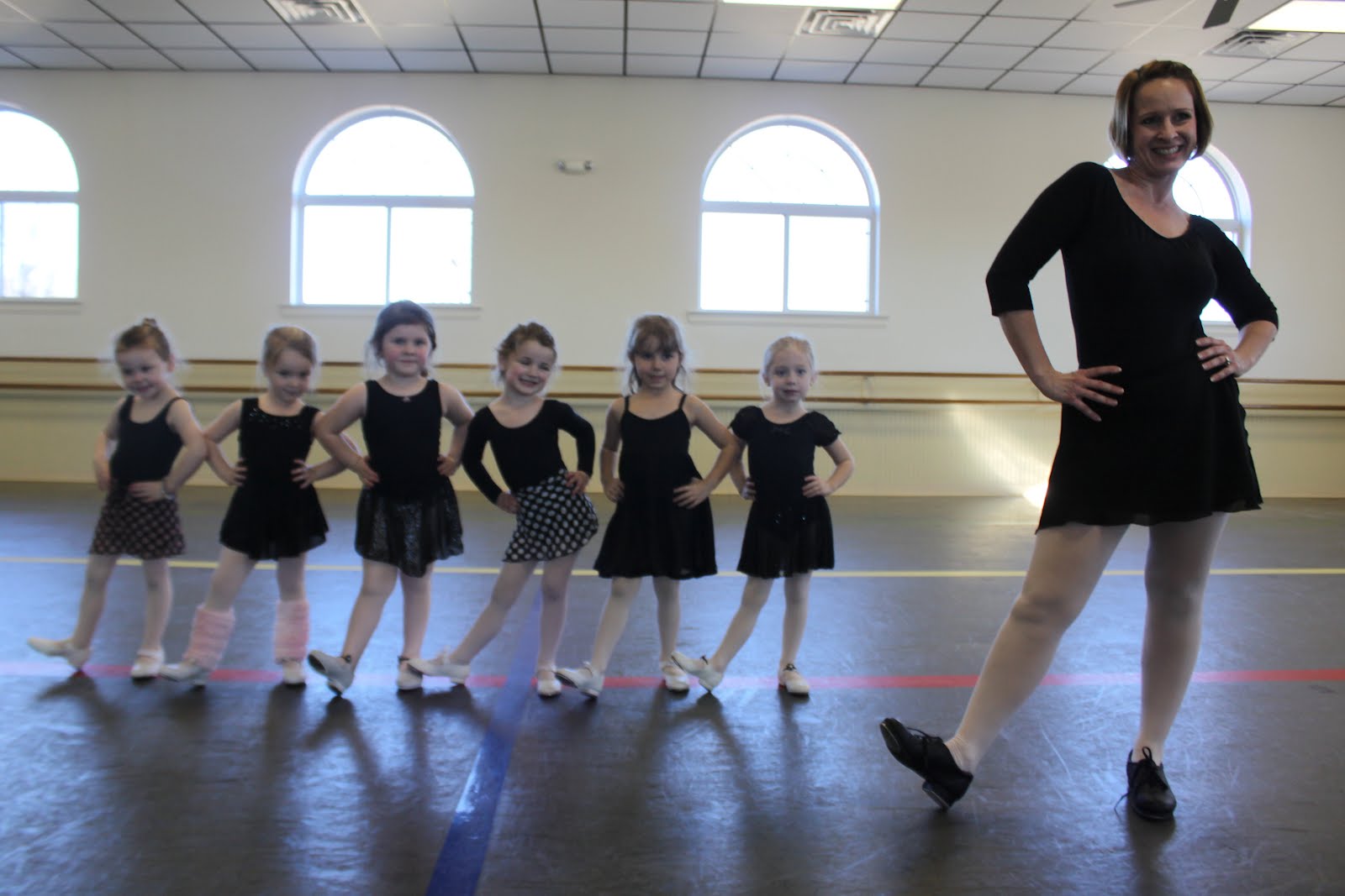 Mojoy: Ellie's Dance Class with Miss Linda Lou