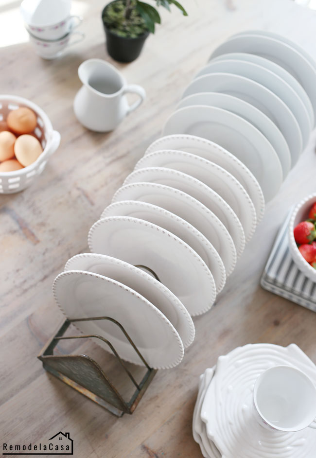 Kitchen Organization - Plate Rack Ideas - Remodelando la Casa