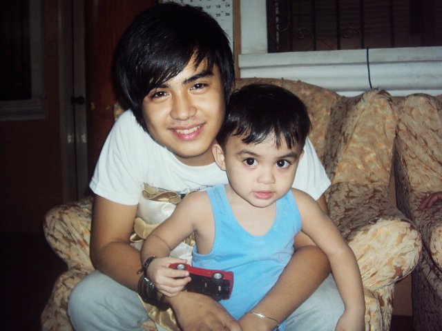 Gossip Actors: Jake Vargas Bonding with Family & Friends