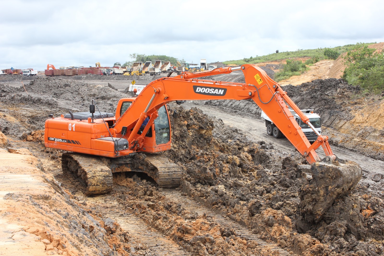 Excavator Doosan dan Articulated Dump Truck Doosan