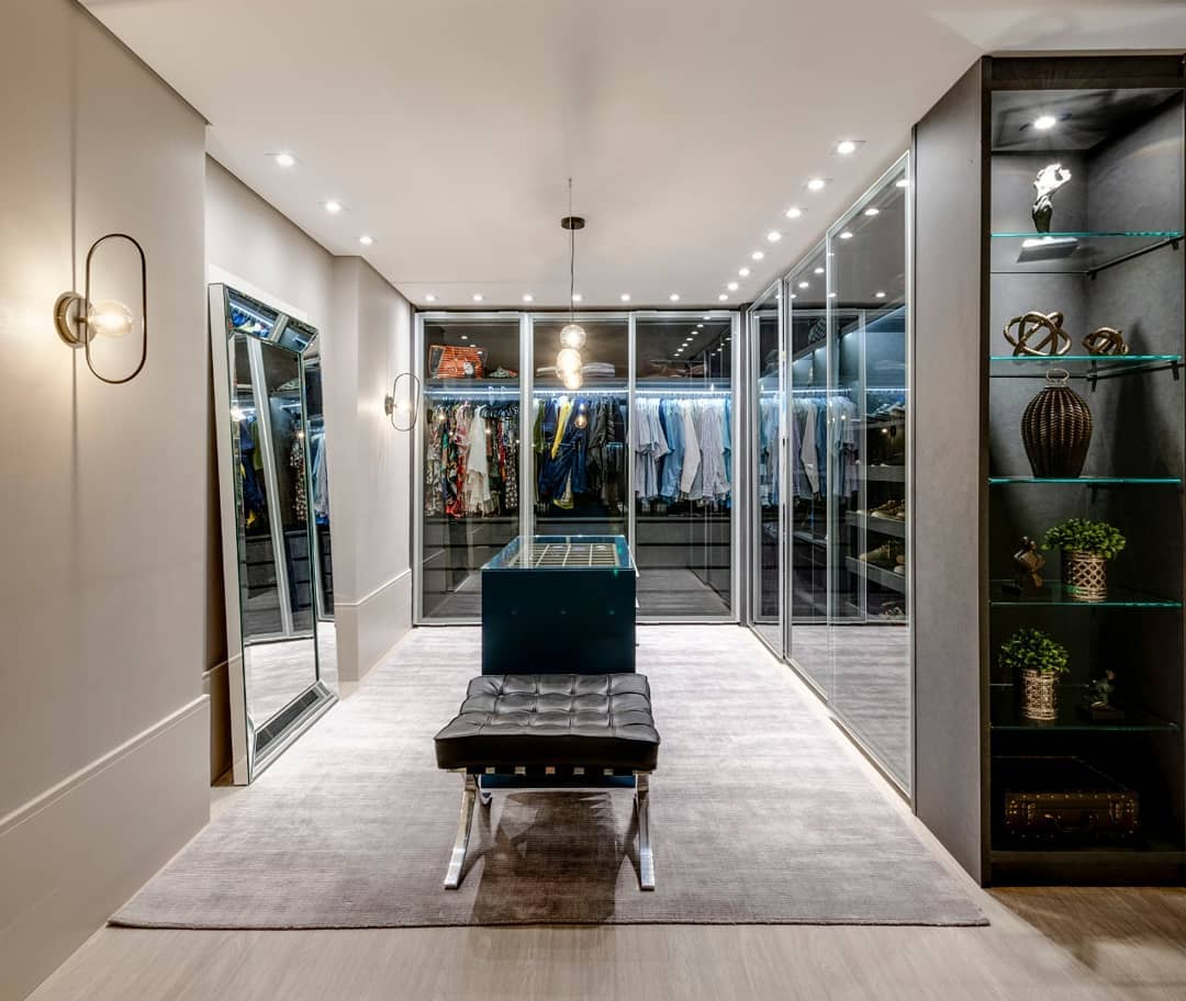 2 Closets contemporâneos rosa e azul - feminino e masculino com portas ...