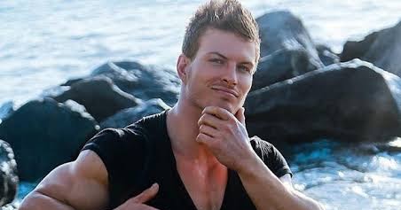 Bodybuilder Bulge, Posing Trunks, VPL: Stefan Gatt: differently ...