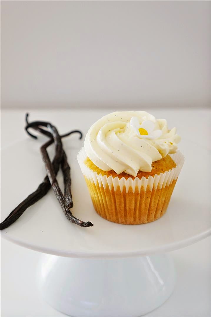 Very Vanilla Cupcakes | Cakelets & Doilies