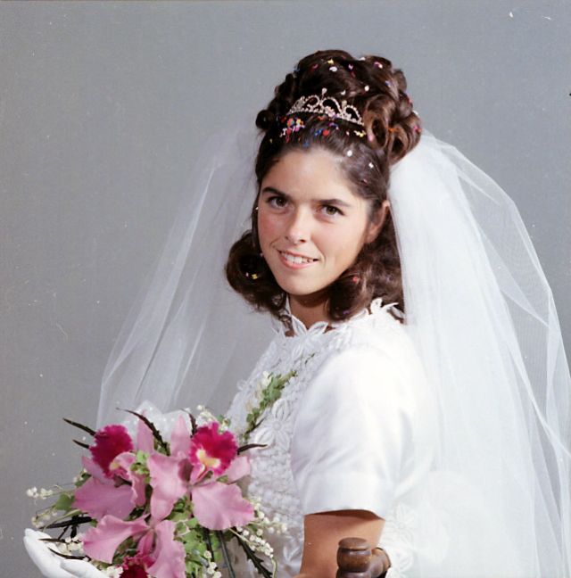 22 Fascinating Studio Portraits of Dutch Brides in the 1970s ~ Vintage ...