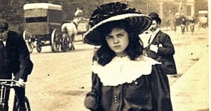 25 Photos That Show Us How People Lived Their Lives Decades Ago