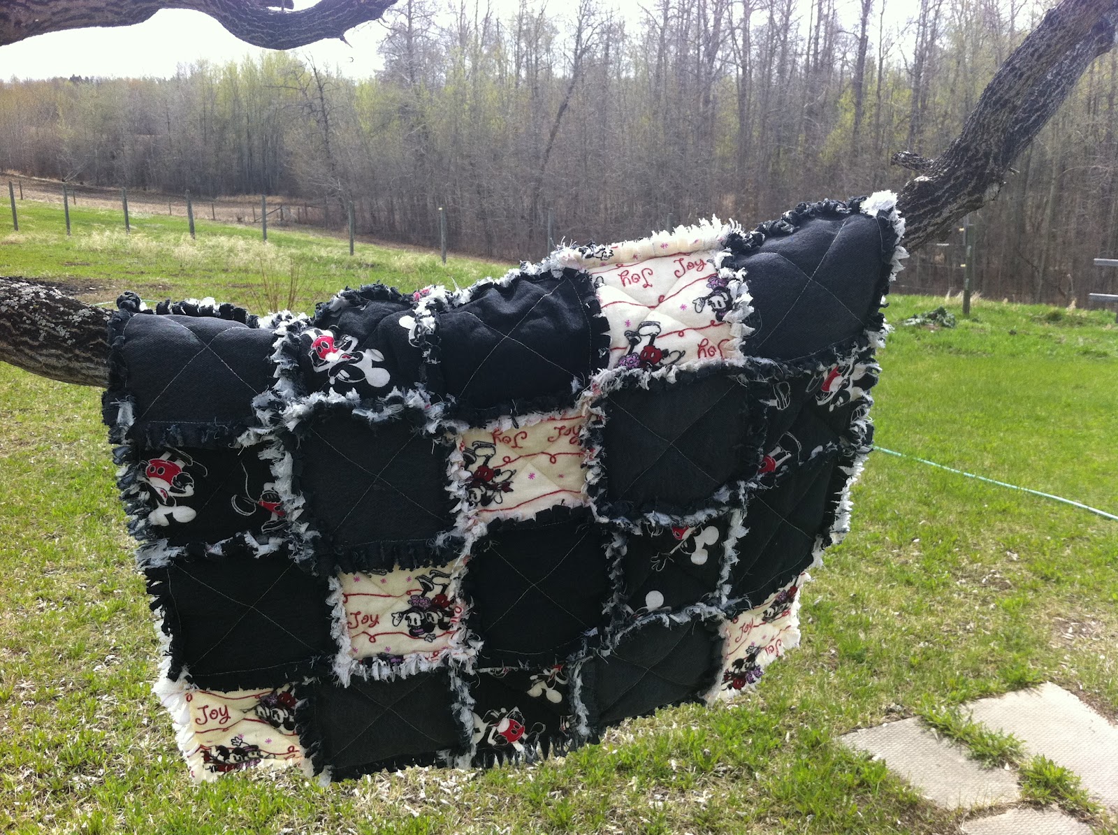 Courtenays Country Quilts and More :): Disney Mickey Mouse Rag Quilt ...